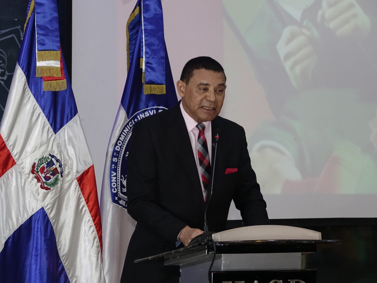 Menoscal Reynoso exhorta al Ejecutivo a retirar el proyecto de fusión ...